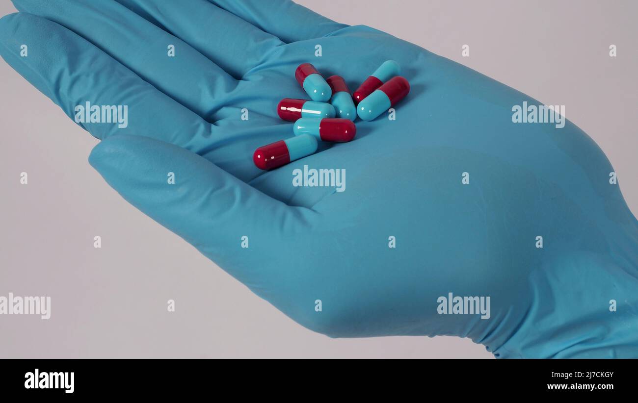 Paxlovid and molnupiravir hi-res stock photography and images - Alamy