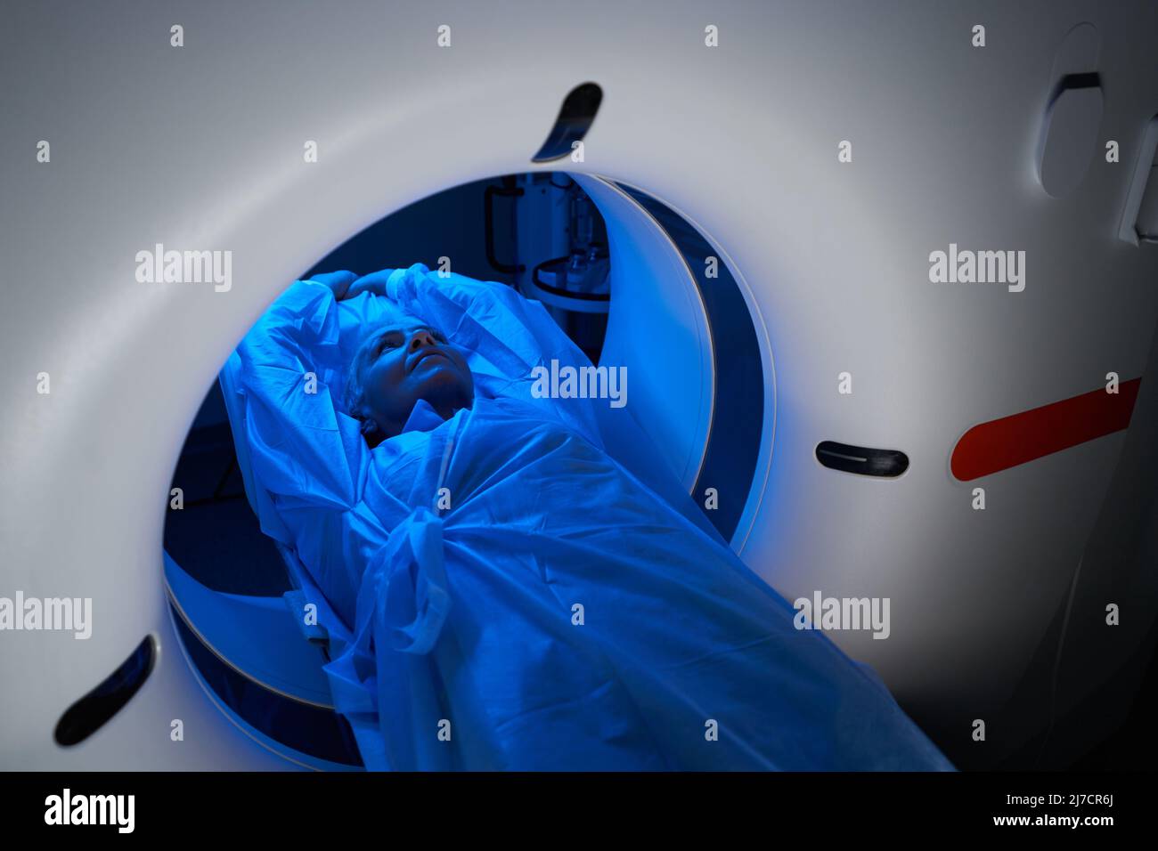 Calm woman doing MRI for upper body Stock Photo - Alamy