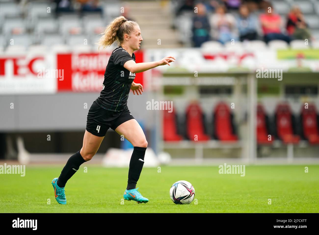 Freiburg, Germany. 08/05/2022, Nina Raecke (4 SGS) controls the ball ...