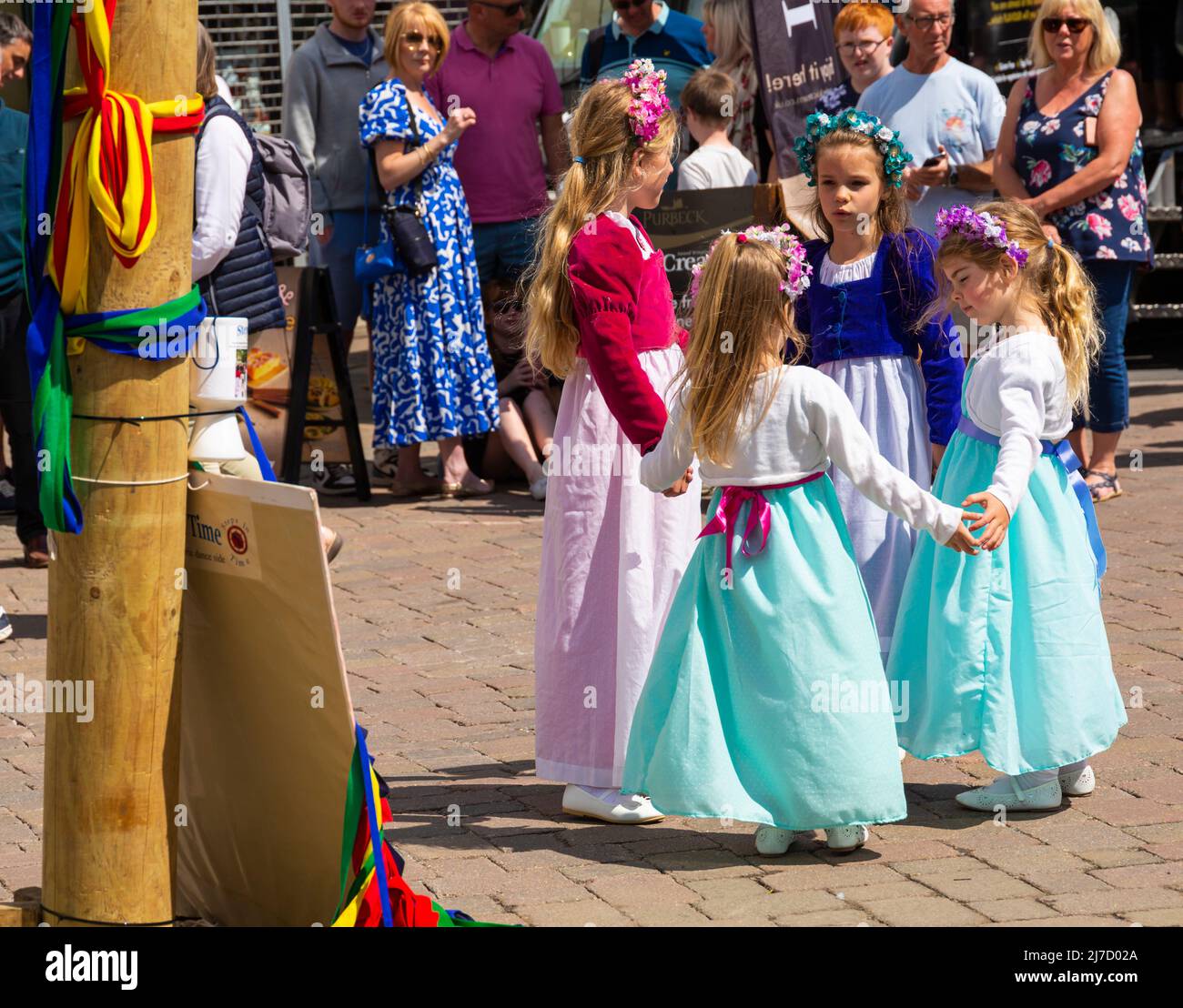 Steps in time maypole dancing hi-res stock photography and images - Alamy