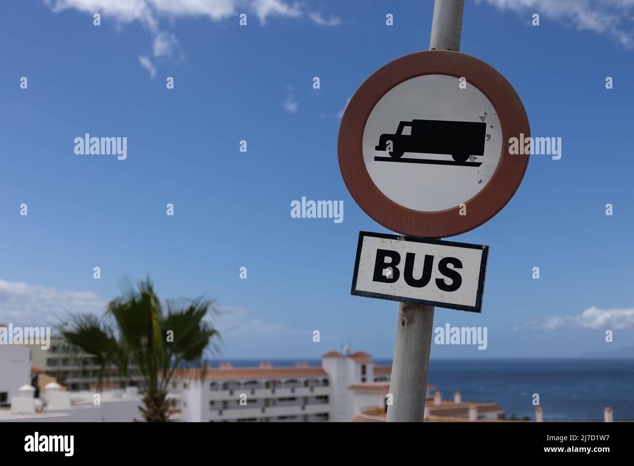 Unsuitable for buses hi-res stock photography and images - Alamy