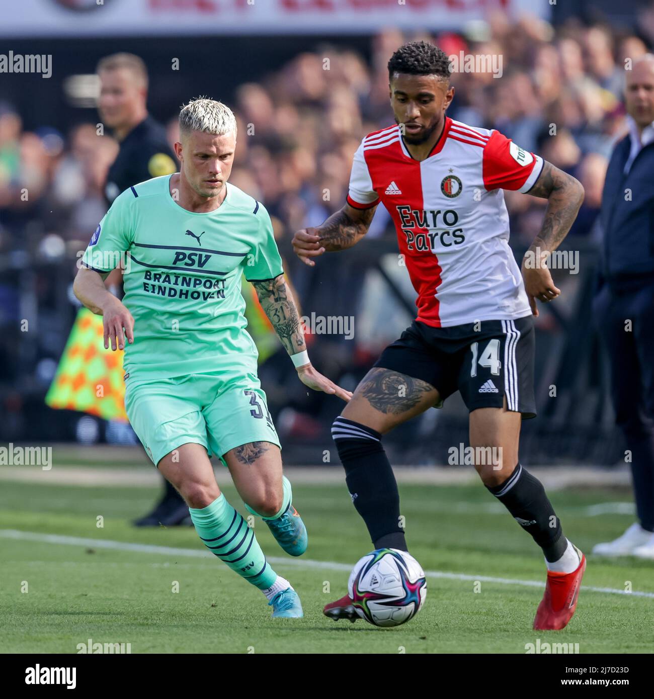 ROTTERDAM, NETHERLANDS - MAY 8: Philipp Max of PSV, Reiss Nelson of ...