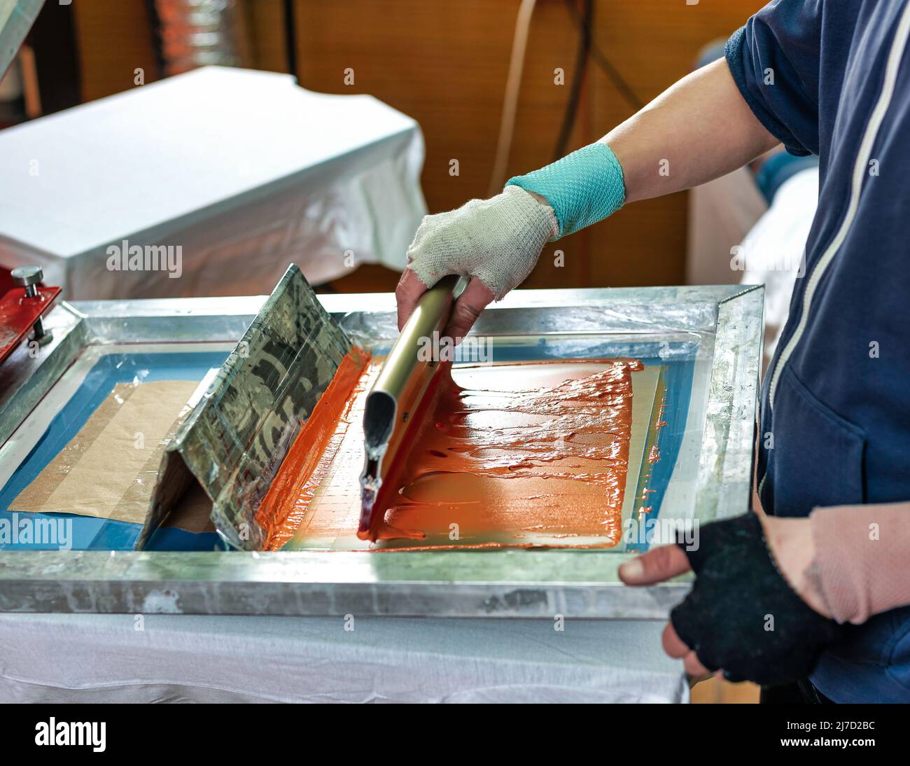 Hand pressing silk screen hi-res stock photography and images - Alamy