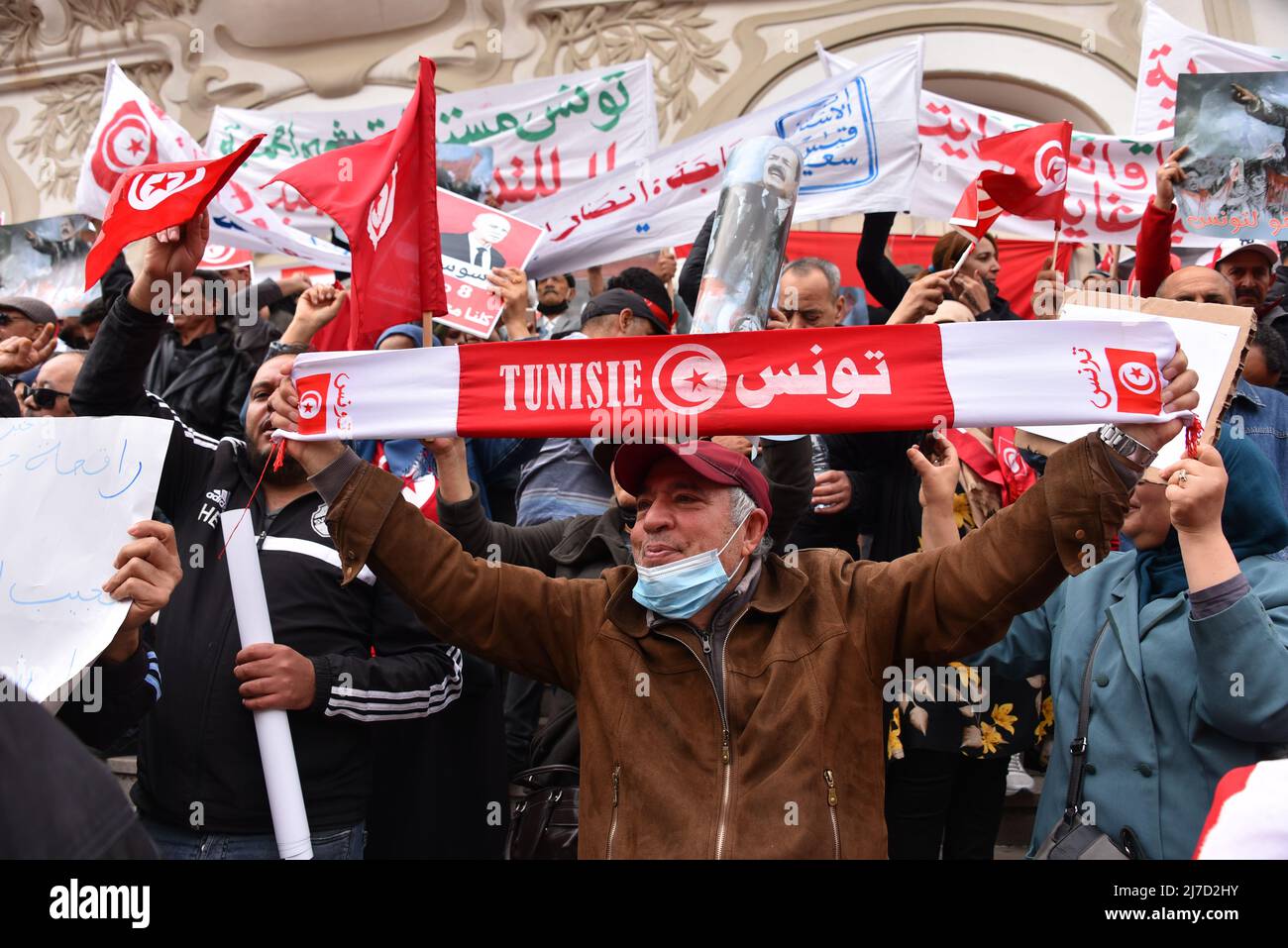 Tunisian demonstrators chant slogans and wave their country's national ...