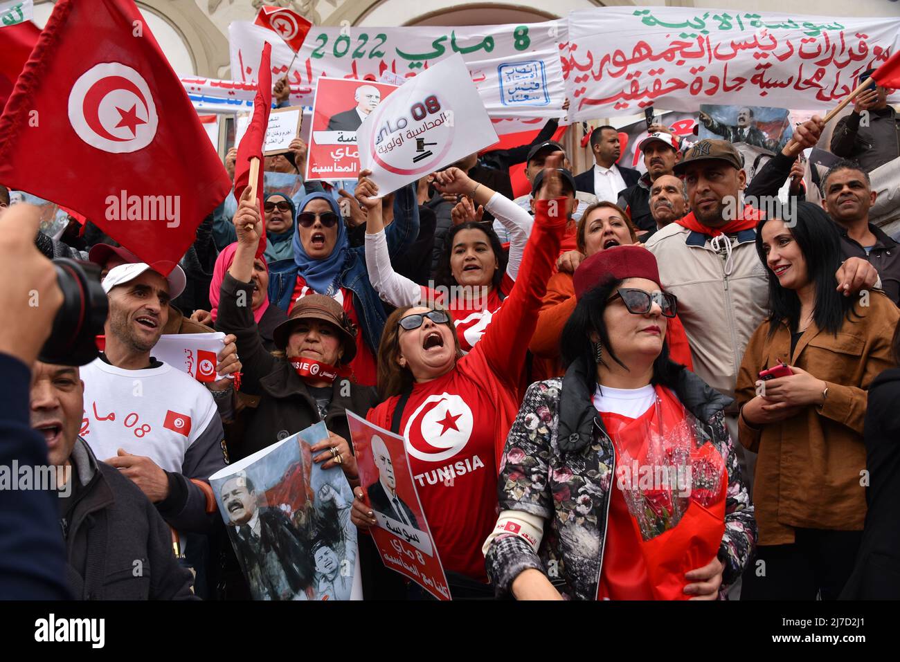 Tunisian demonstrators chant slogans and wave their country's national ...
