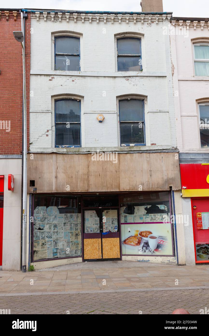 An empty shop in Dalton Road, Barrow in Furness Stock Photo - Alamy