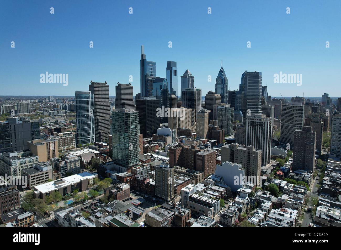 An aerial view of the downtown Philadelphia skyline and the Schuykill ...