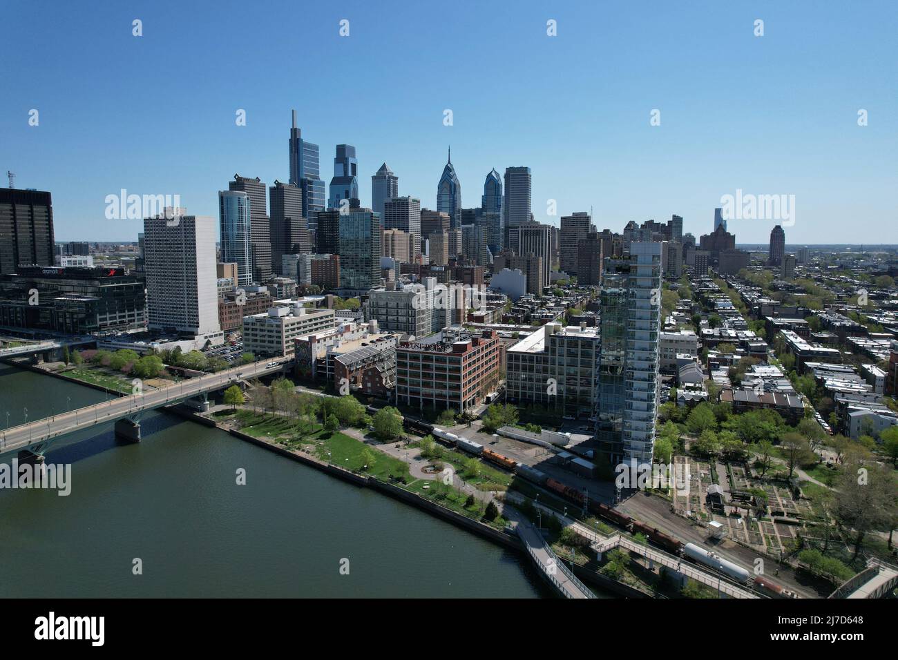 An aerial view of the downtown Philadelphia skyline and the Schuykill ...