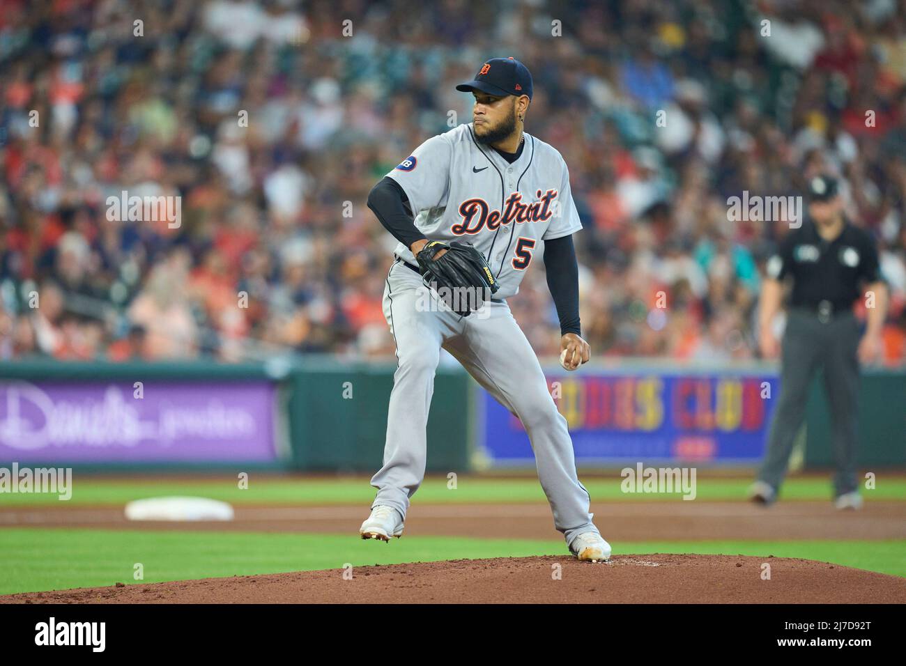 May 7 2022: Detroit pitcher Eduardo Rodriguez (57) throws a pitch ...