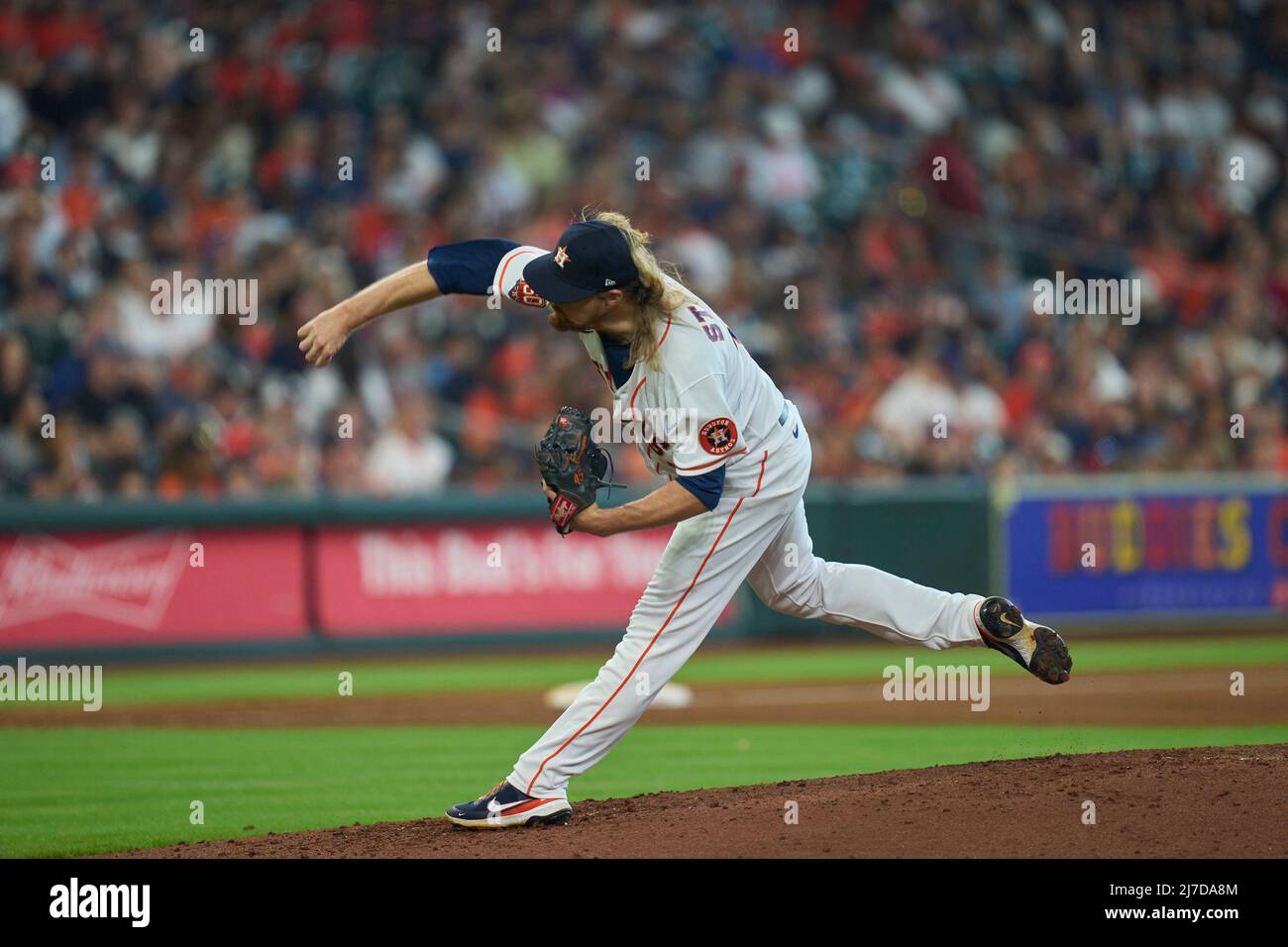 May 7 2022: Houston pitcher Ryne Stanek (45) throws a pitch during the ...