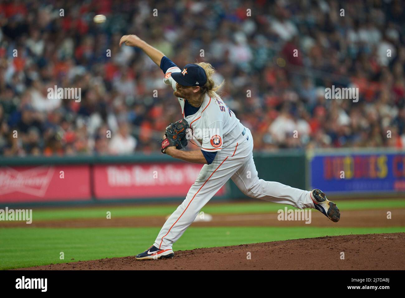 May 7 2022: Houston pitcher Ryne Stanek (45) throws a pitch during the ...