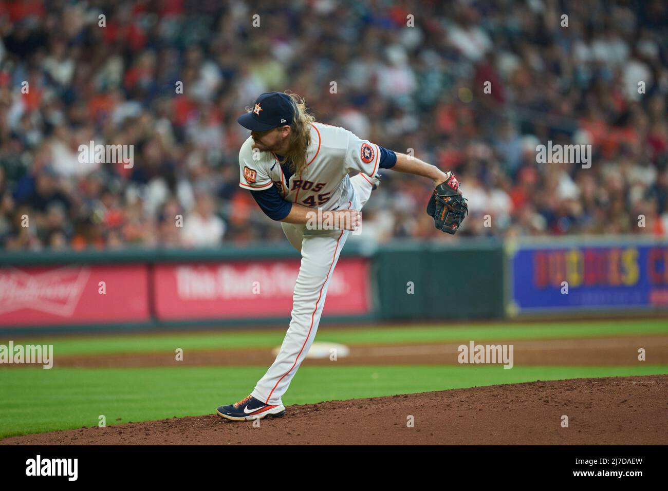 May 7 2022: Houston pitcher Ryne Stanek (45) throws a pitch during the ...