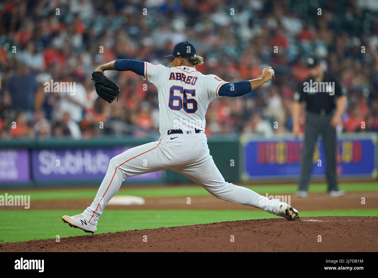 May 7 2022: Houston pitcher Ryne Stanek (45) throws a pitch during the ...
