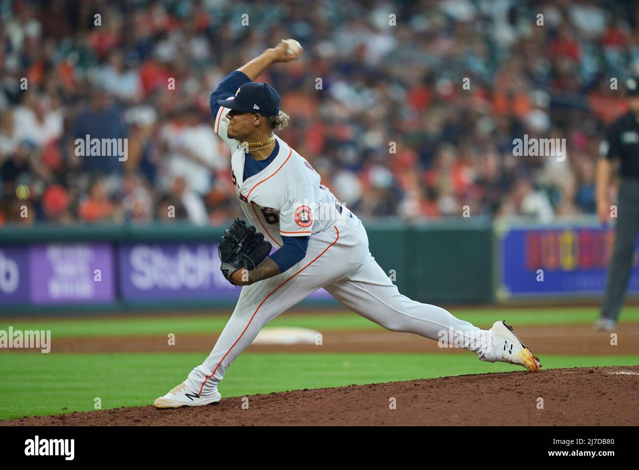 May 7 2022: Houston pitcher Ryne Stanek (45) throws a pitch during the ...