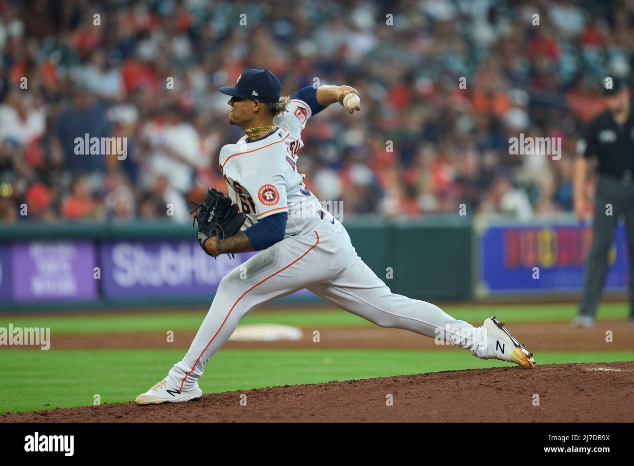 May 7 2022: Houston pitcher Ryne Stanek (45) throws a pitch during the ...