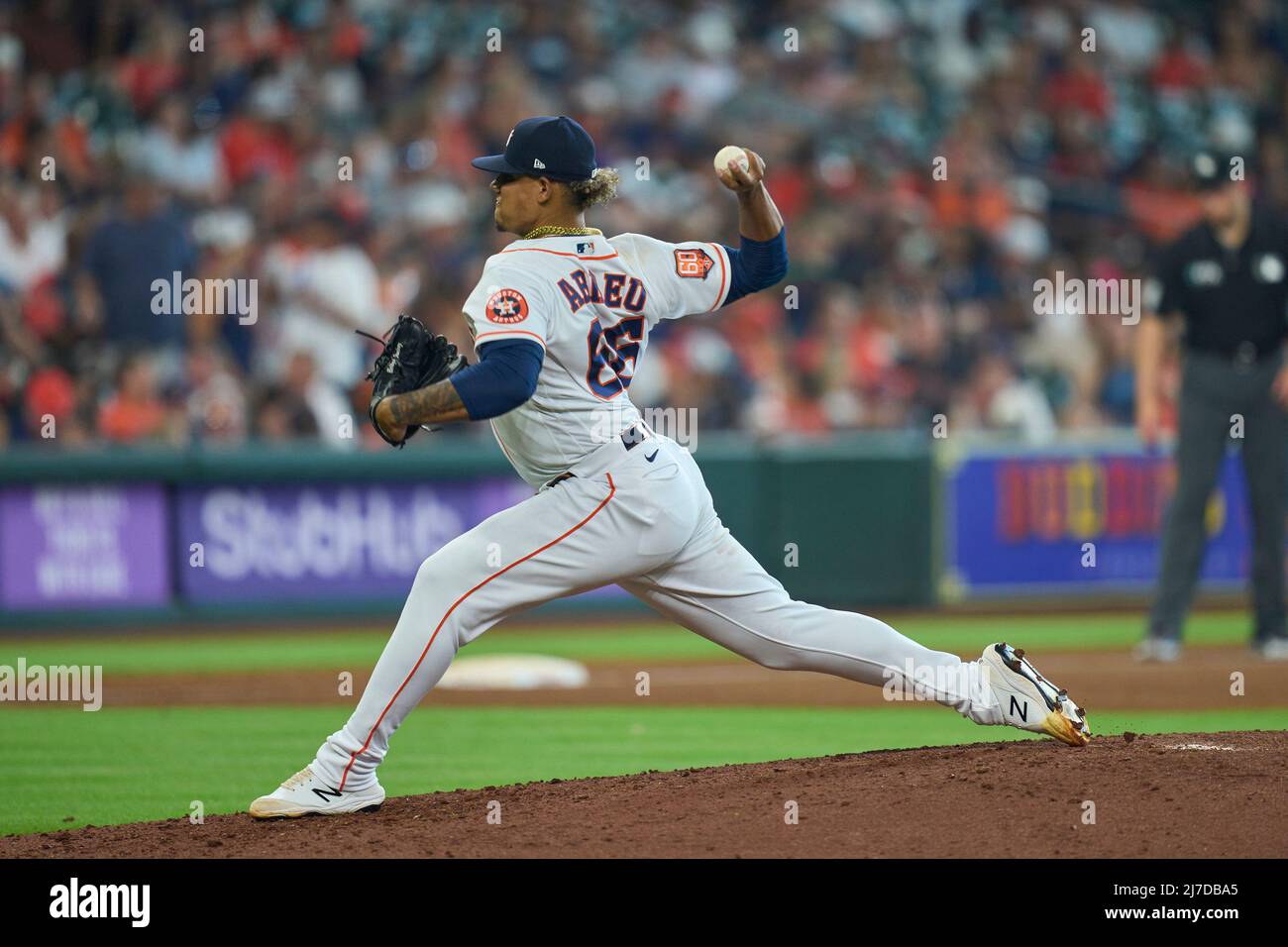 May 7 2022: Houston pitcher Ryne Stanek (45) throws a pitch during the ...