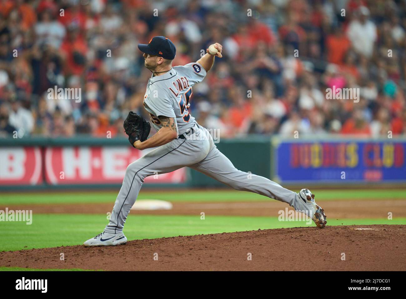 May 7 2022: Detroit pitcher Alex Lange (55) loses the lead during the ...