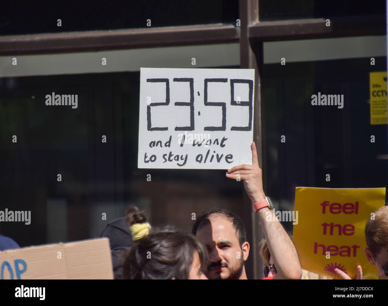 Doomsday clock hi-res stock photography and images - Alamy