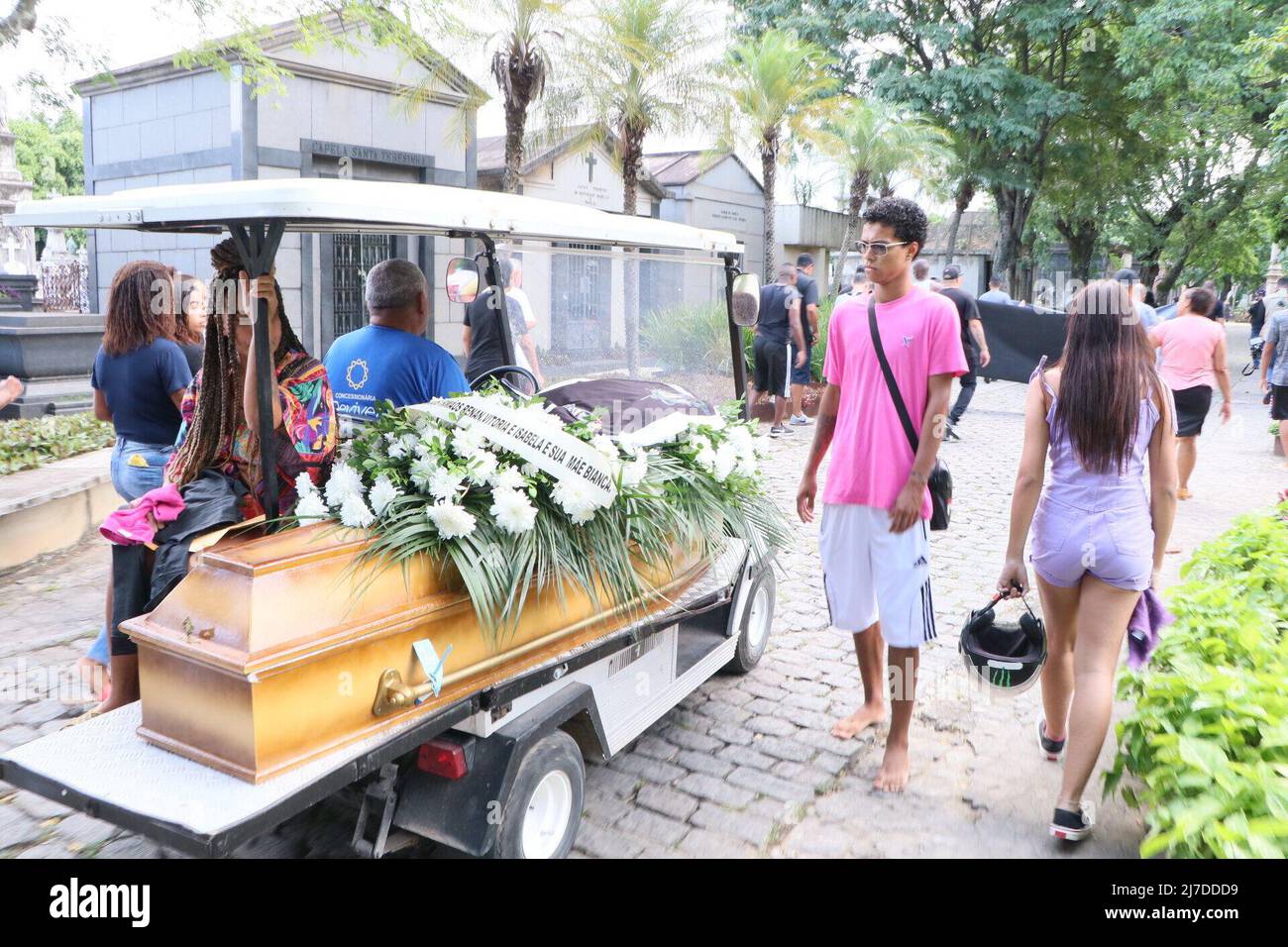 May 8, 2022, Rio de Janeiro, Rio de Janeiro, Brasil: (INT) Burial ...