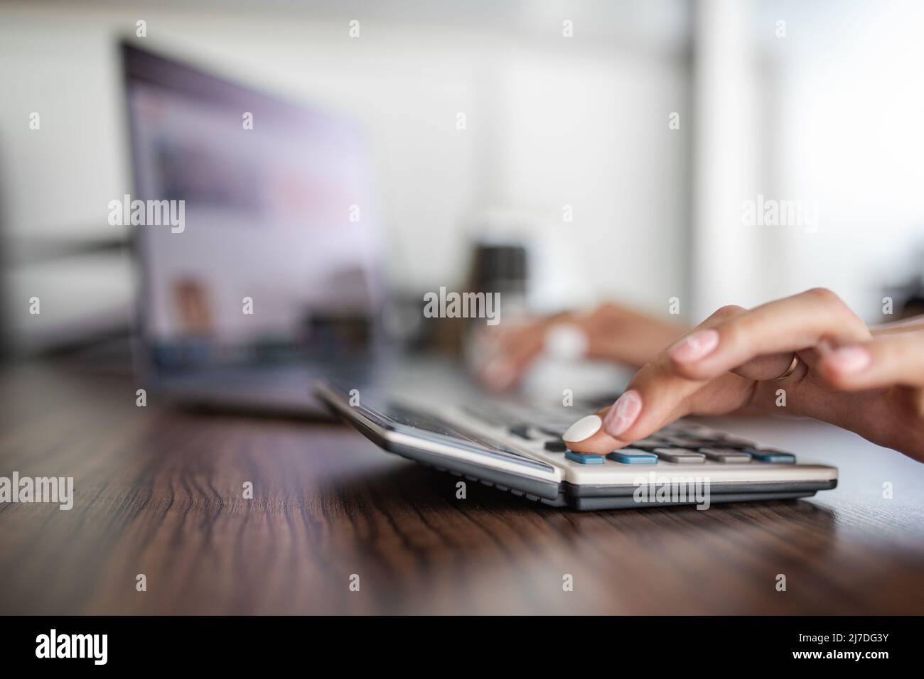 Calculator counting hi-res stock photography and images - Alamy