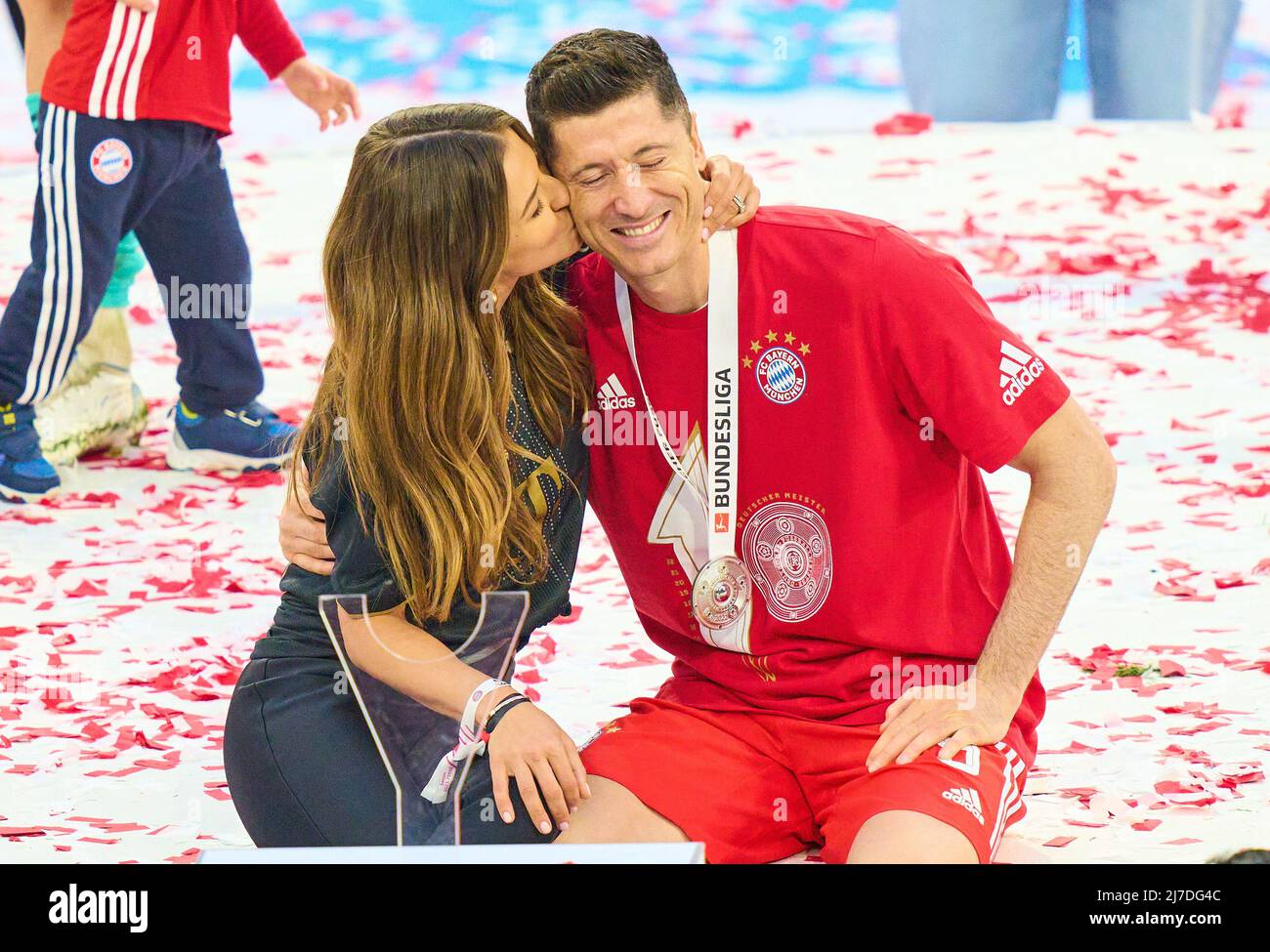 Robert lewandowski and wife anna lewandowski hi-res stock photography ...