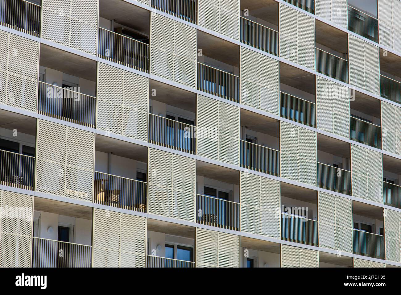 Metal angle facade hi-res stock photography and images - Alamy