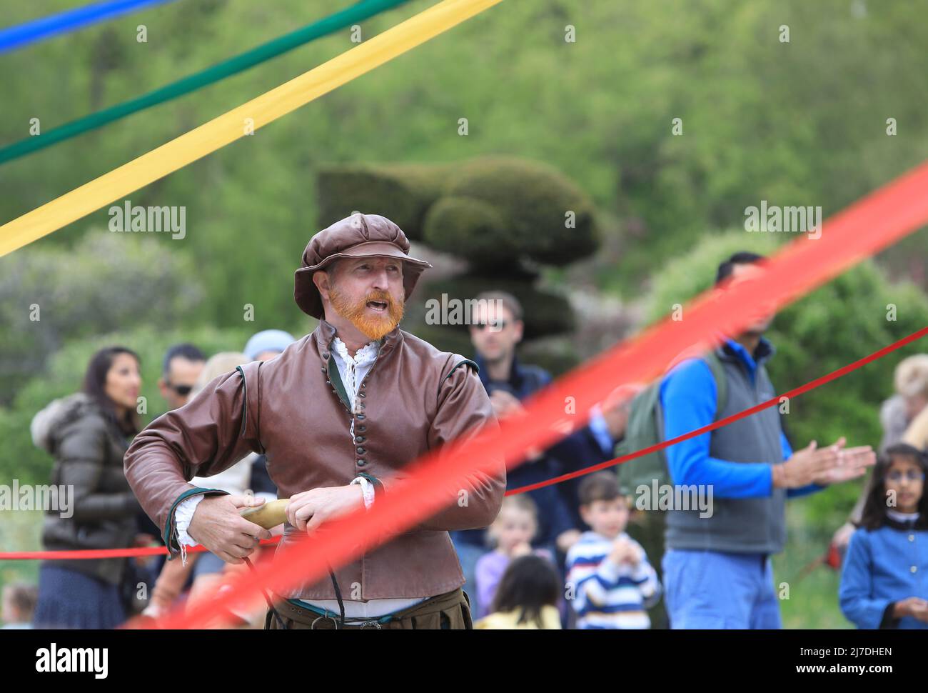 Maypole dancing for May Day at historic Hever Castle in Kent, UK Stock ...
