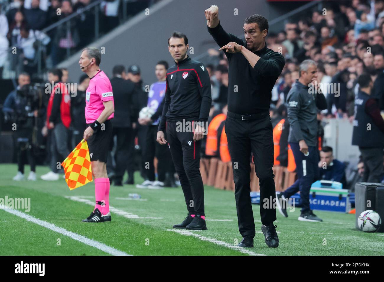 ISTANBUL, TURKEY - MAY 8: Coach Valerien Ismael of Besiktas JK during ...