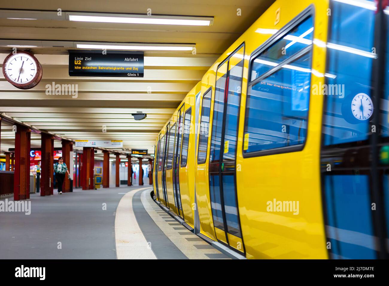 Modern subway. Yellow train at the station Stock Photo - Alamy
