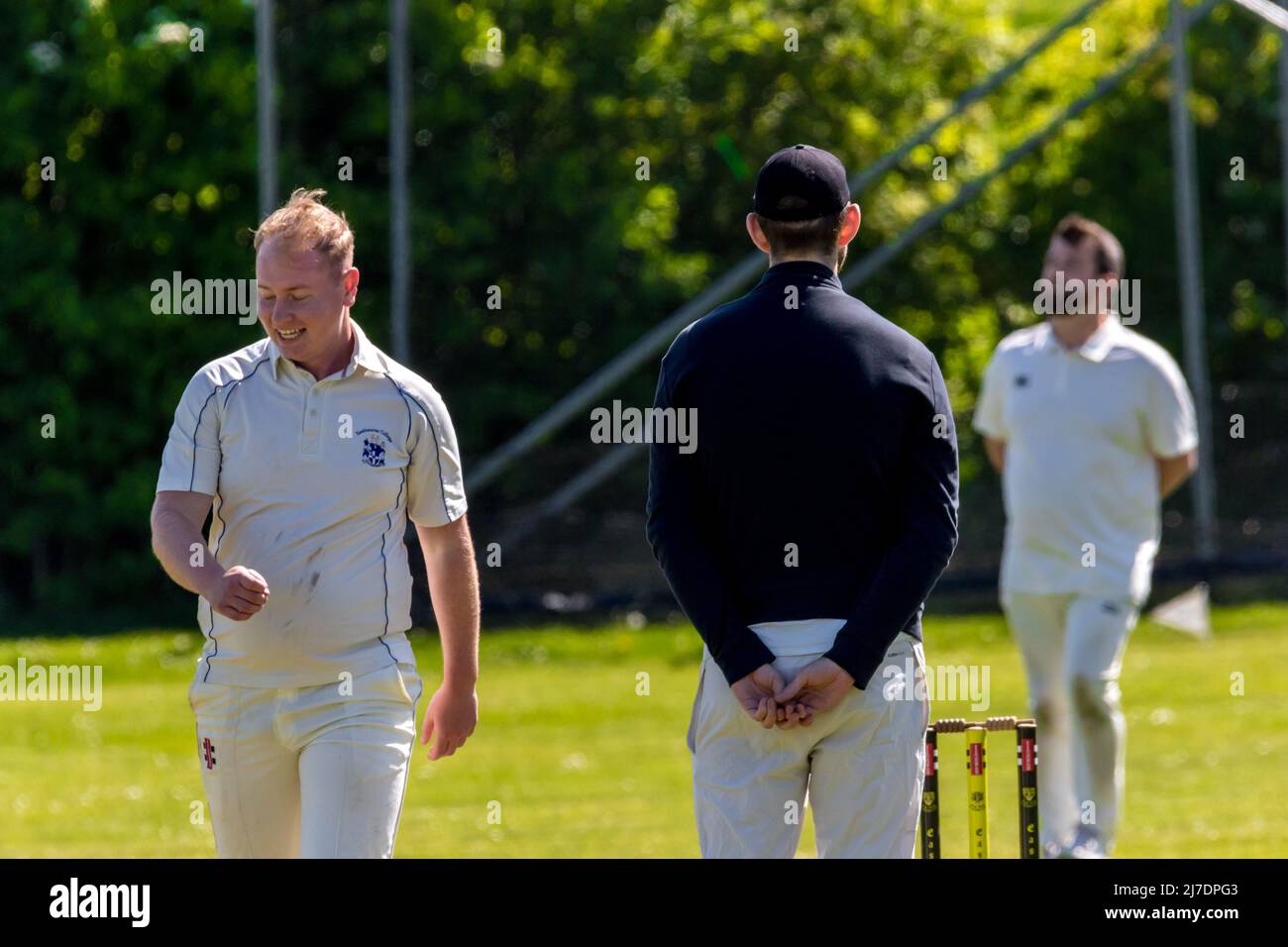 Sunday cricket match in sunshine Stock Photo - Alamy
