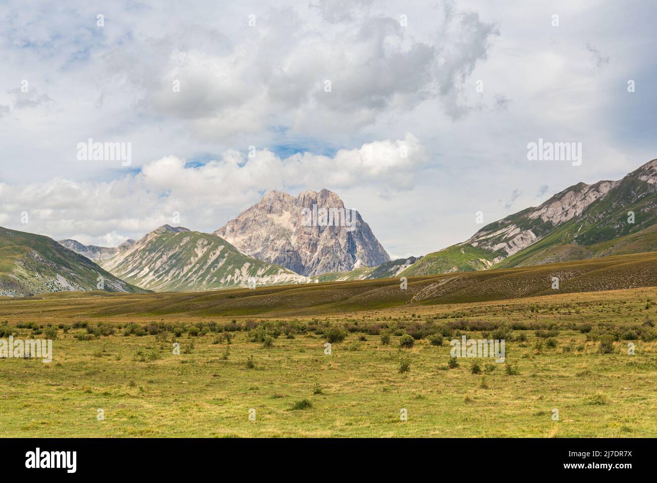 Apennine mountains in Abruzzo, Italy. Panoramic view of the Gran Sasso ...