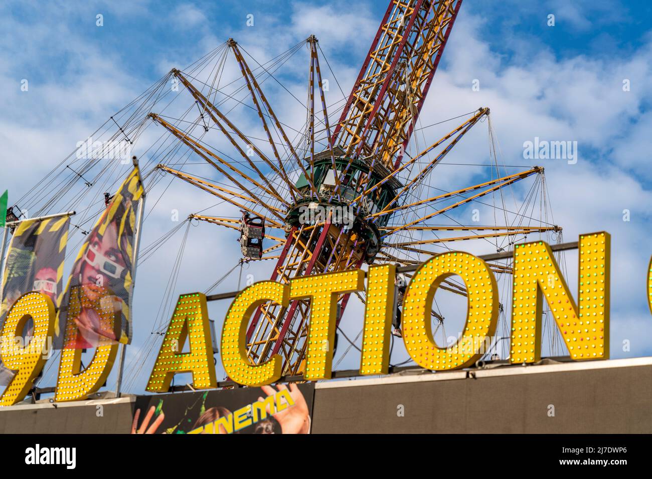 Funfair, fair, chain carousel, Aeronaut 1880, 80 metres high ...