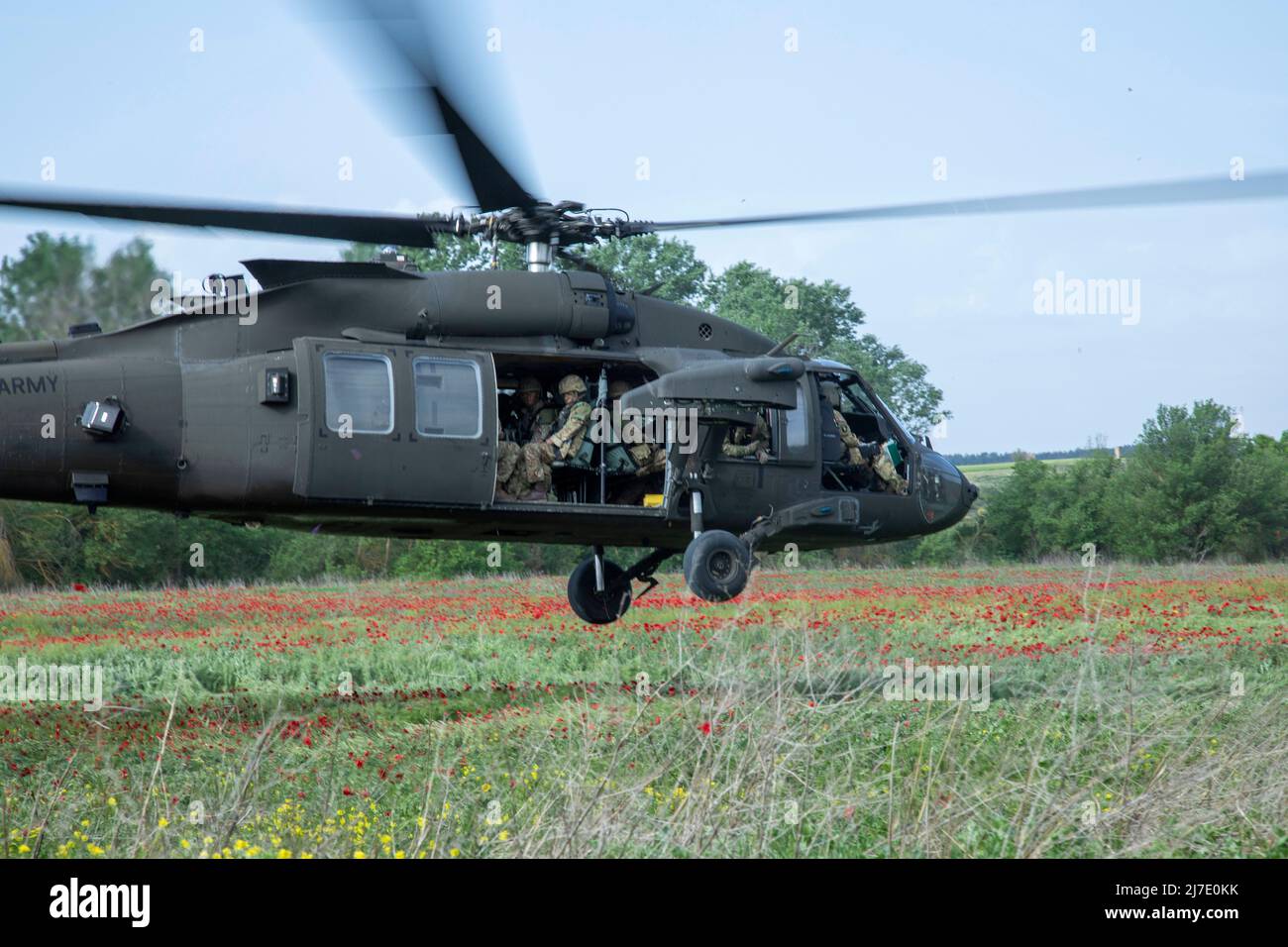 Soldiers assigned to the British 16th Air Assault Brigade Combat Team ...