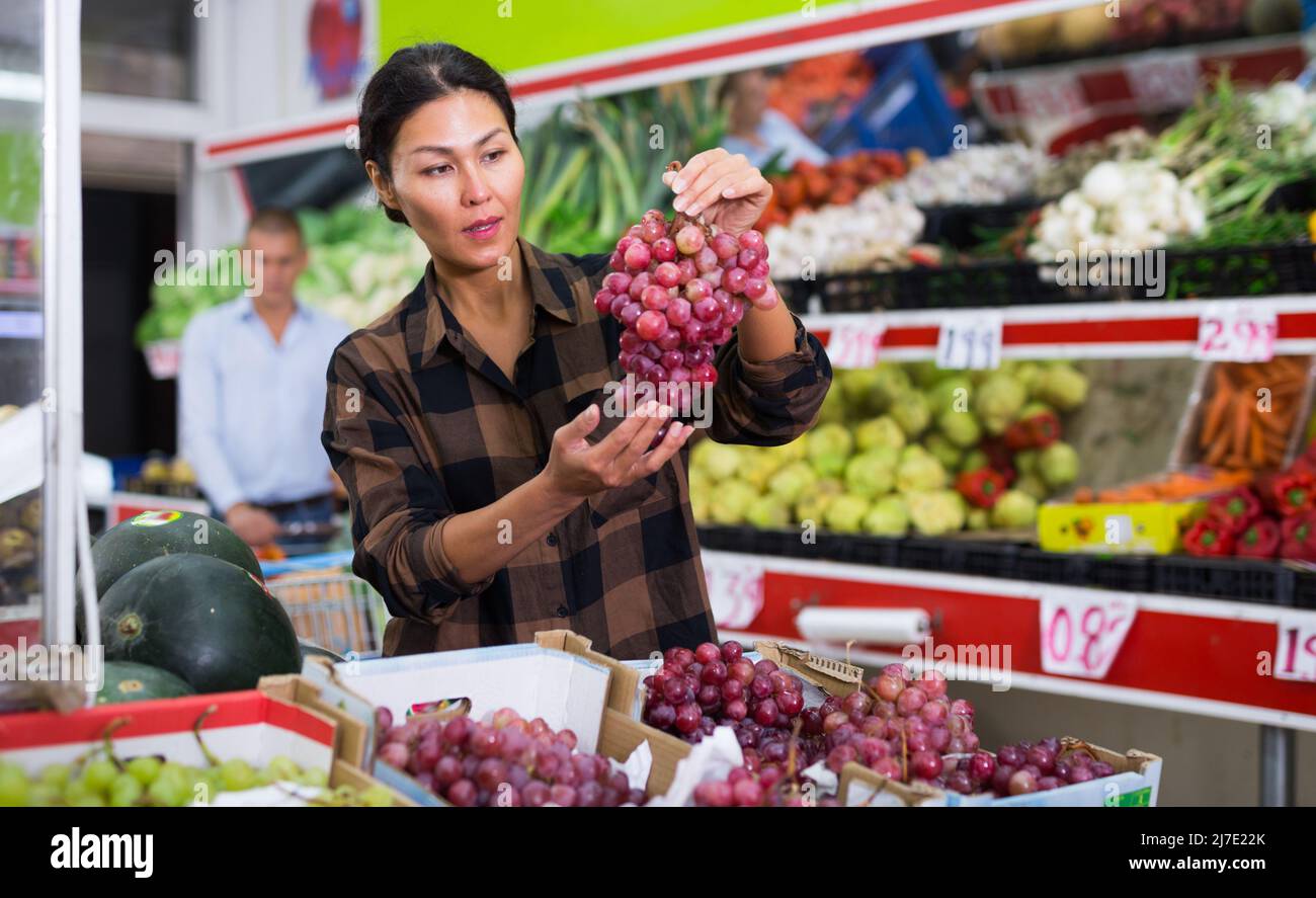 Greengrocery store hi-res stock photography and images - Alamy