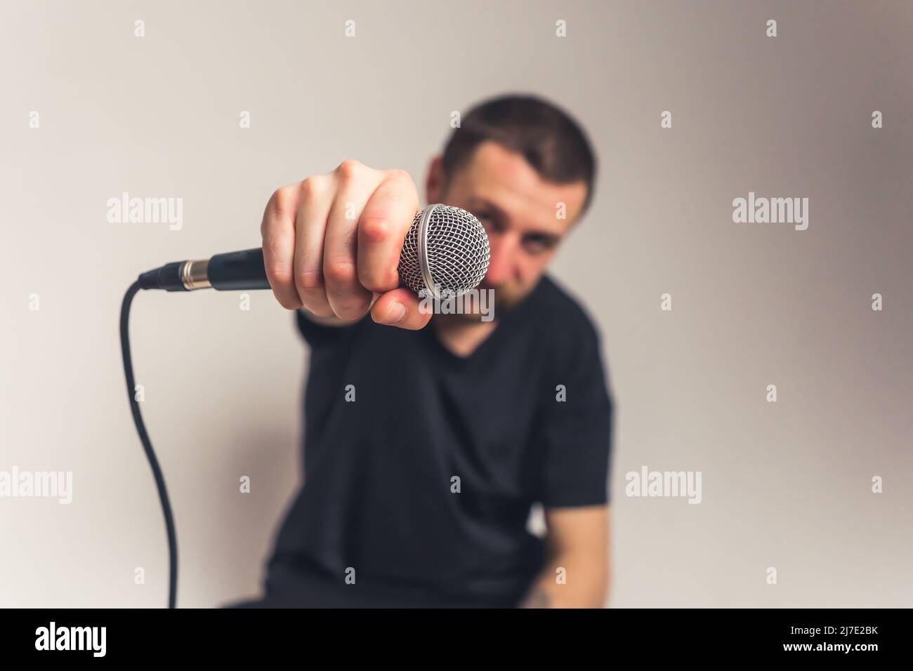 Man holding microphone hi-res stock photography and images - Alamy