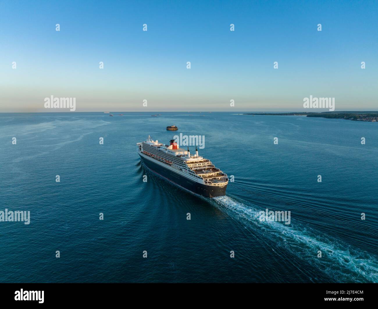 Cunard's RMS Queen Mary 2 leaving from Southampton, destination New ...