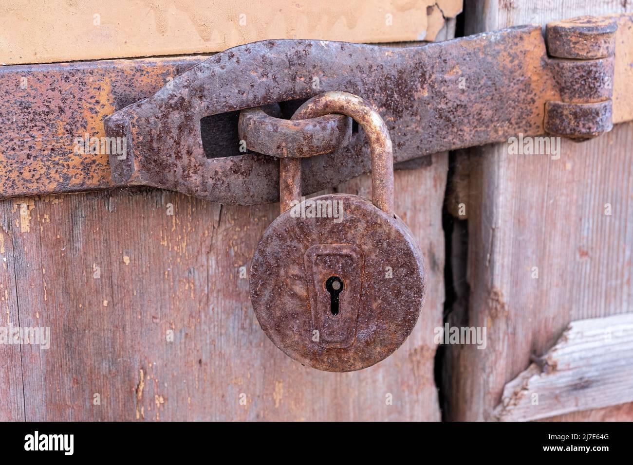 Old wooden door with old retro metallic hinged lock Stock Photo - Alamy