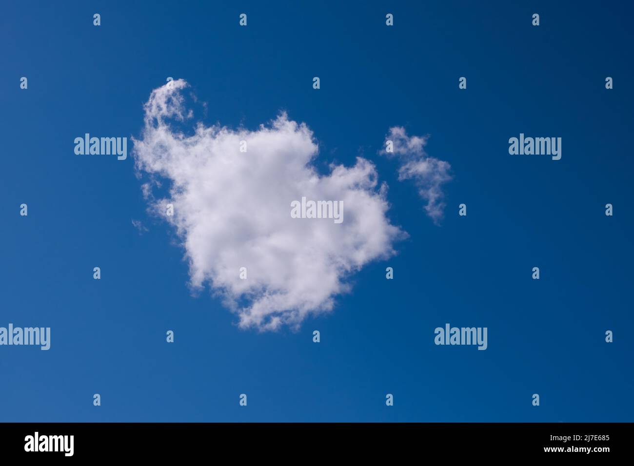 blue sky background one single cloud Stock Photo - Alamy