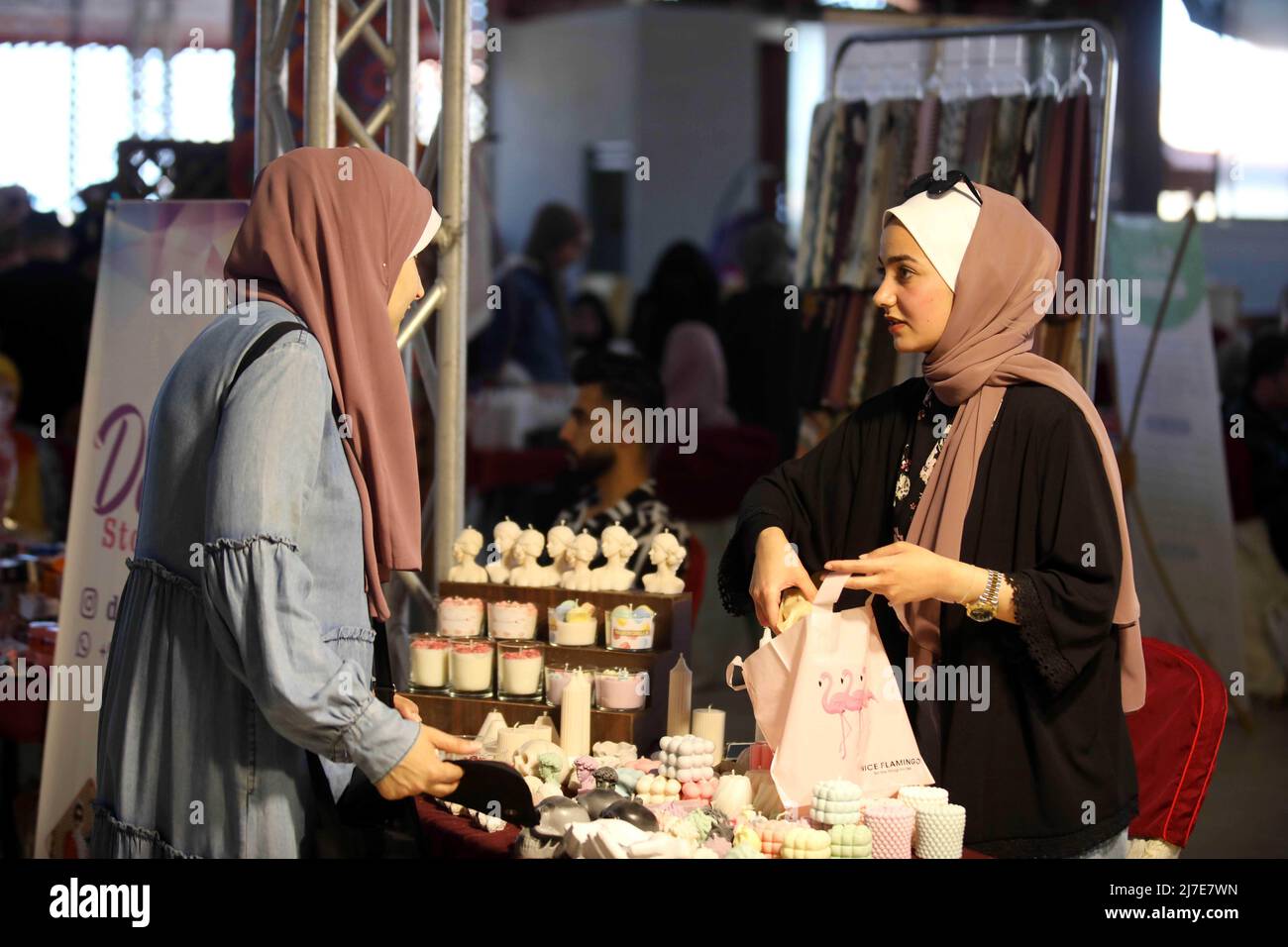 Handicrafts mirrors hi-res stock photography and images - Alamy