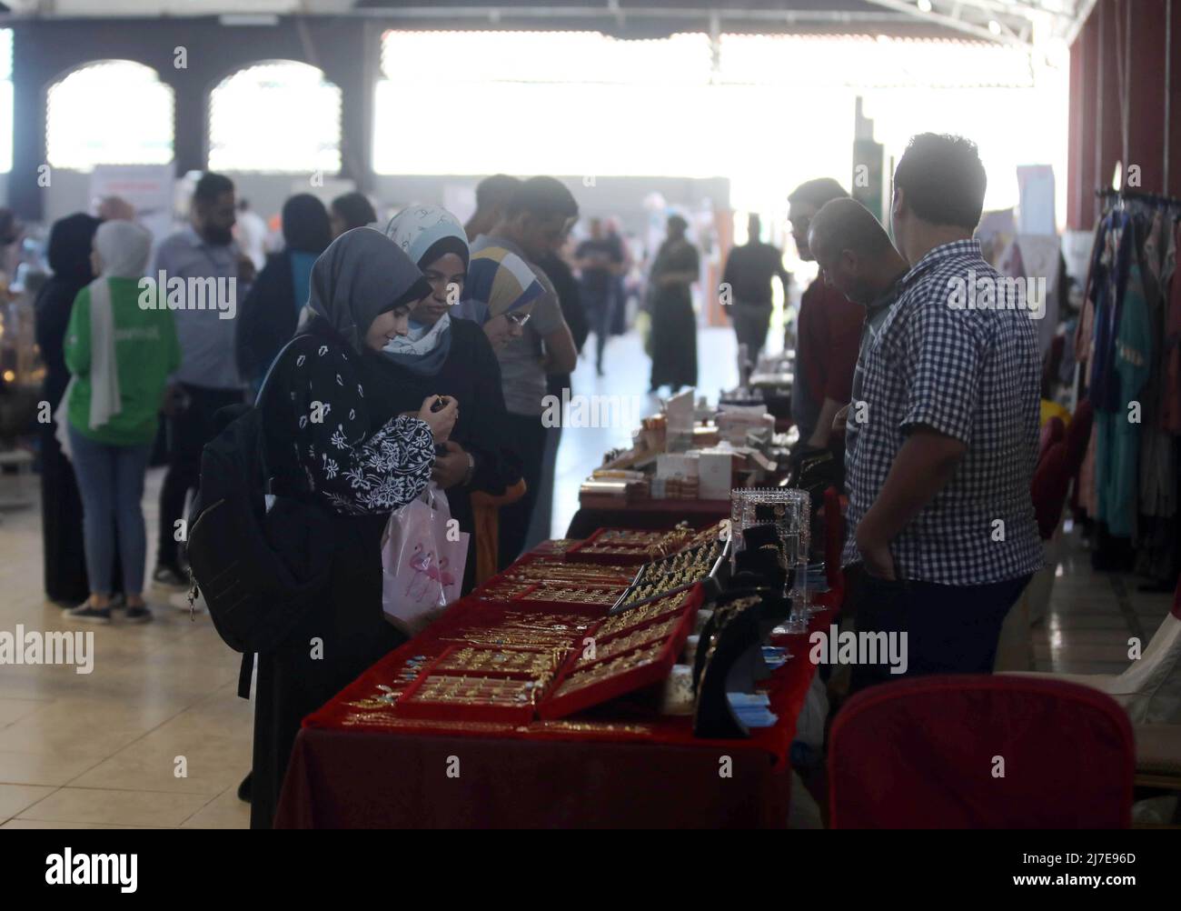 Handicrafts mirrors hi-res stock photography and images - Alamy