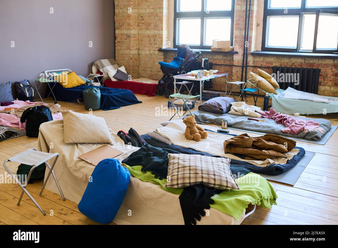 Refugees room hi-res stock photography and images - Alamy