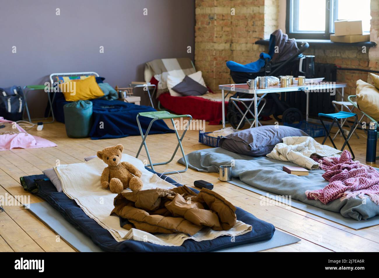Homeless shelter bed hi-res stock photography and images - Alamy