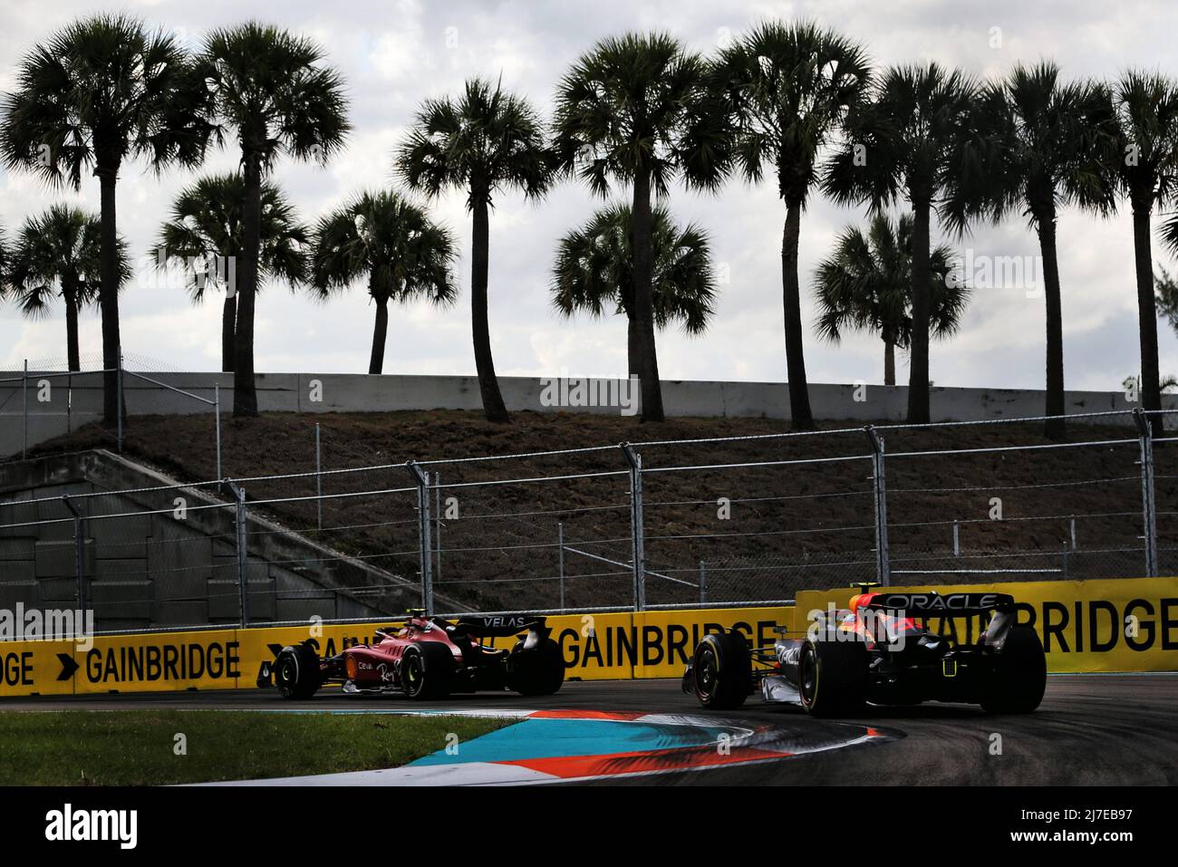 Miami, Florida, 08/05/2022, Carlos Sainz Jr (ESP) Ferrari F1-75 leads ...