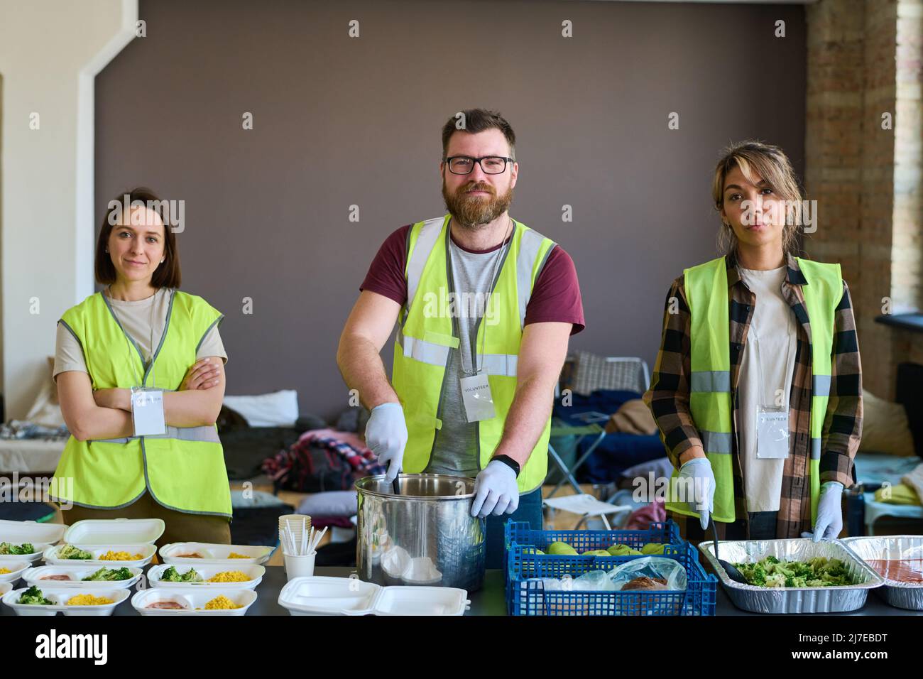 Work for food aid hi-res stock photography and images - Alamy
