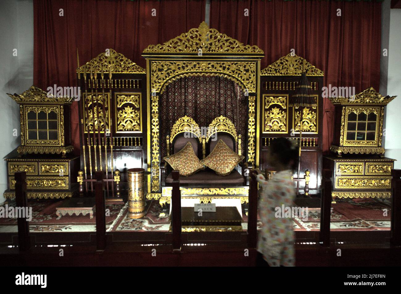A child standing in front of the throne of the Sultanate of Palembang ...