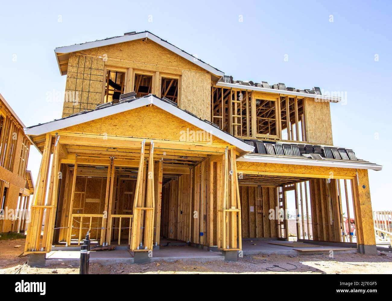 Two story concrete building hi-res stock photography and images - Alamy