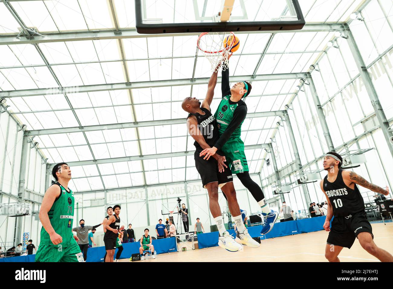 (L-R) Ozzie Henderson (HIU ZEROCKETS), Soichiro Fujitaka (TOKYO DIME ...