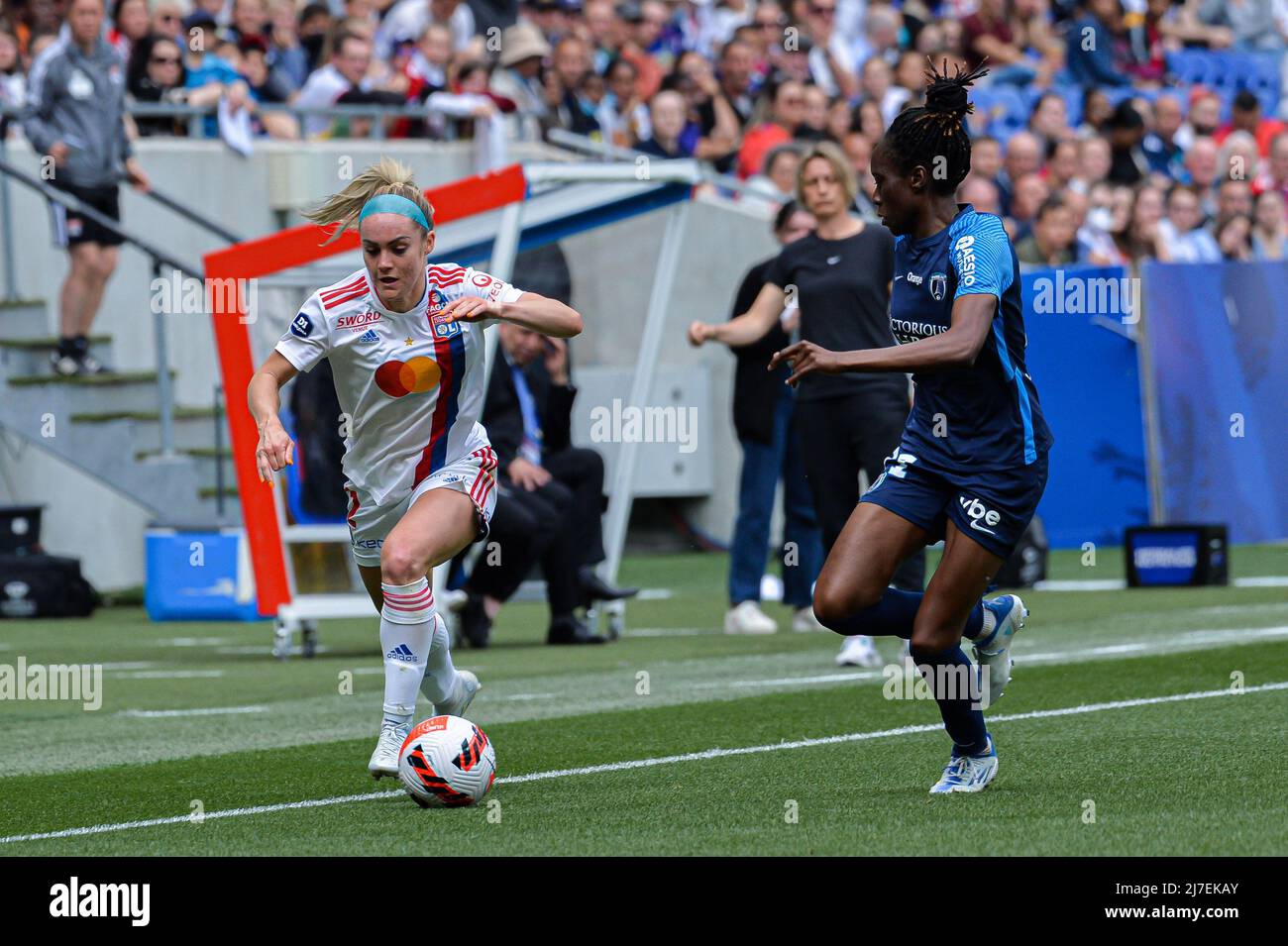 Lyon, France, May 8th 2022: Ellie Carpenter (12 Lyon) runs forward with ...