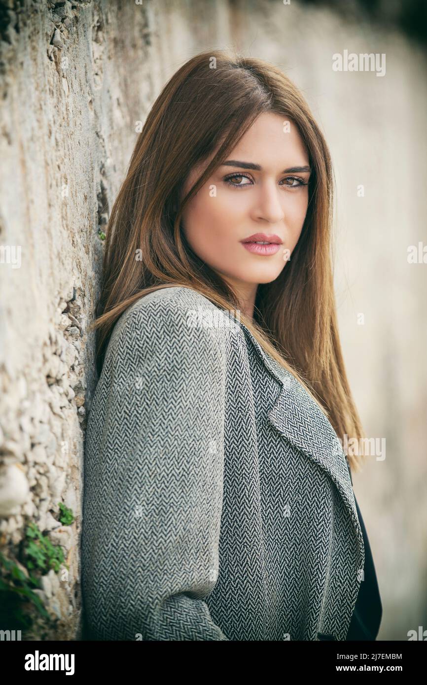 Lifestyle 30s woman outdoors hi-res stock photography and images - Alamy