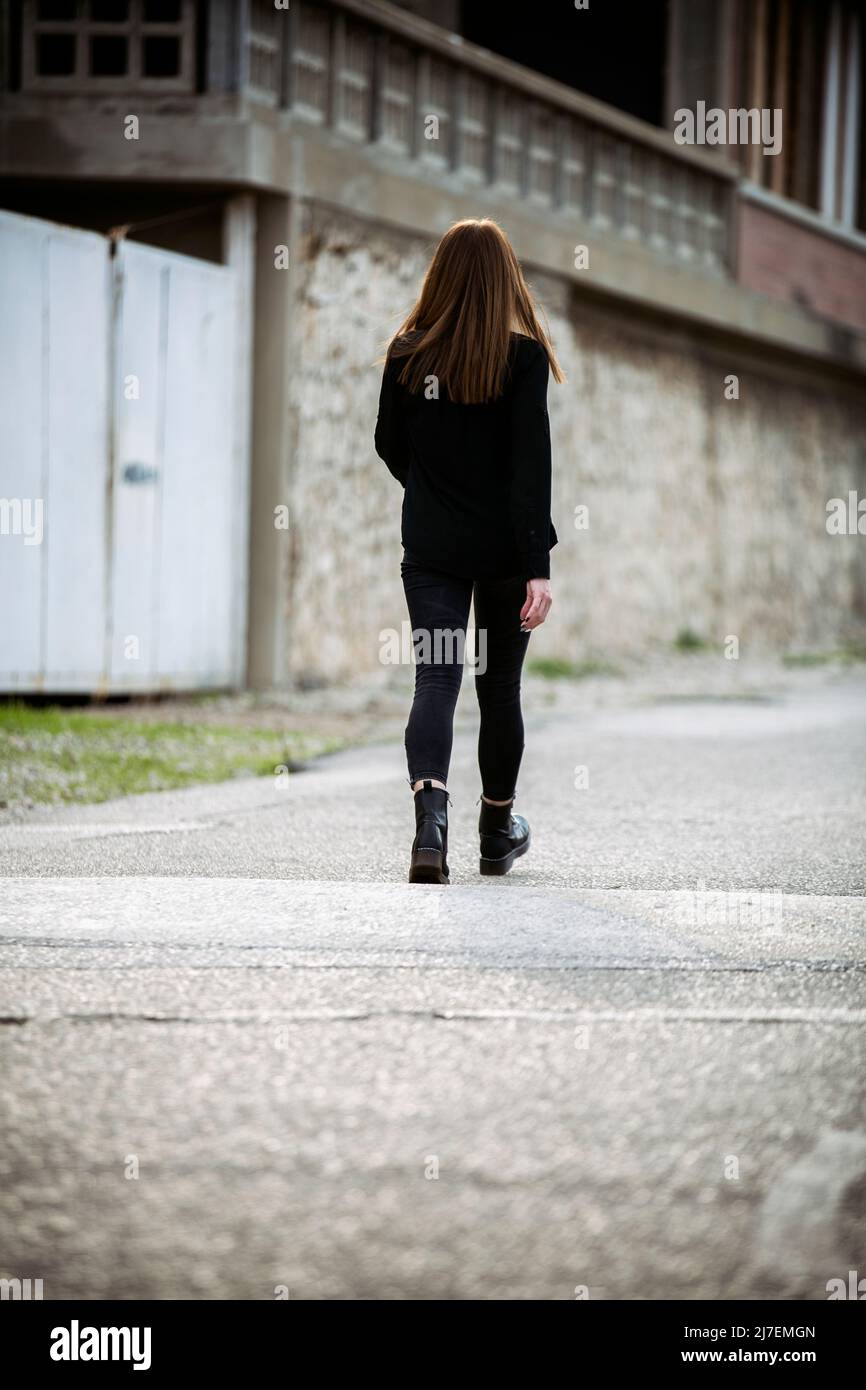 Woman in 30s walking hi-res stock photography and images - Alamy